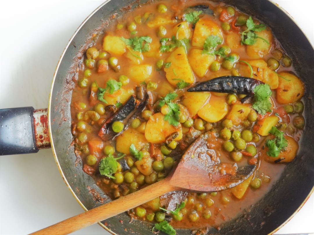 Aloo Matar Recipe | Potato Peas Curry - Felicity Plus