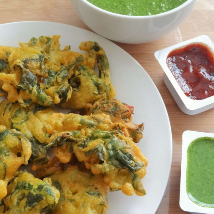 Palak Pakoda Recipe | How to make Palak Pakora at home - Felicity Plus
