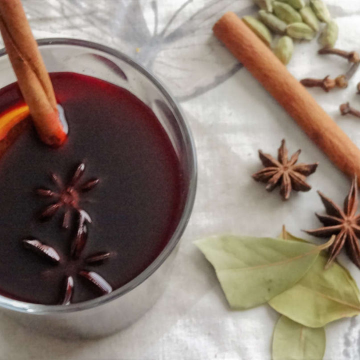 Easy Mulled Wine Recipe | How To Make Mulled Wine At Home - Felicity Plus