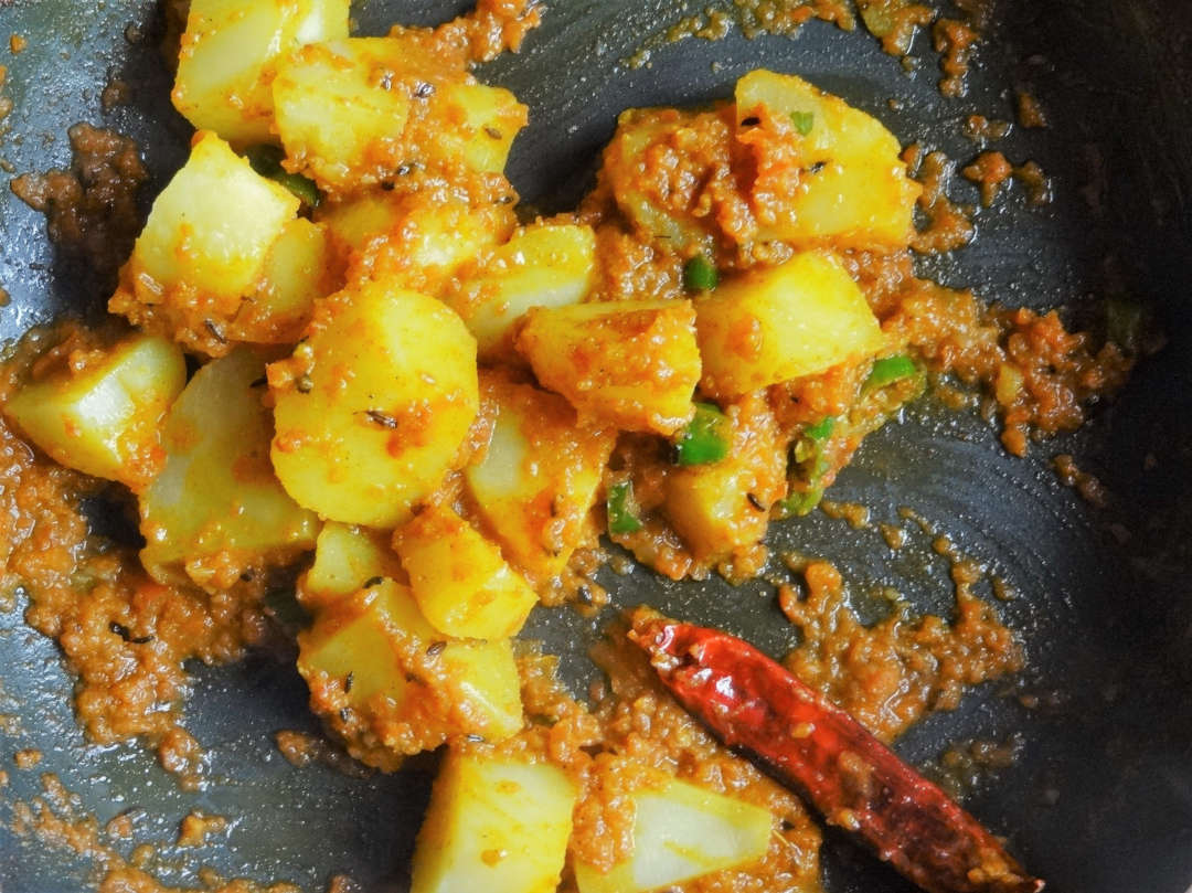 Potato Curry Recipe | How to make Aloo Curry - Felicity Plus