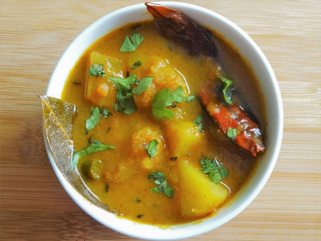 Potato Curry Recipe | How to make Aloo Curry - Felicity Plus